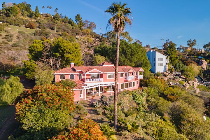 Spacious 5-bedroom Nature Retreat In   Malibu - Topanga, CA