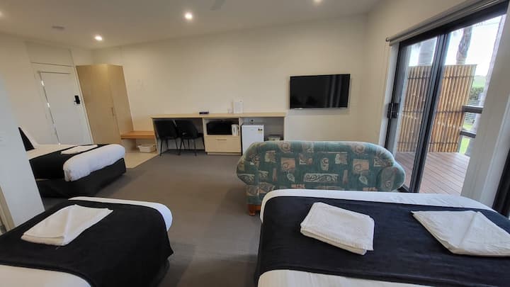Superior Family Room + Backyard & More - Inverloch