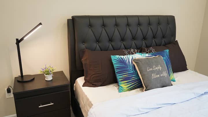 Elegant 4br Home Wi-fi & Privacy With Full Kitchen - Burford