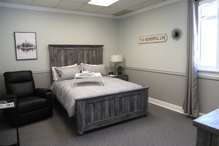 Queen Bed Suite #8 - Town Of Kirkland Lake