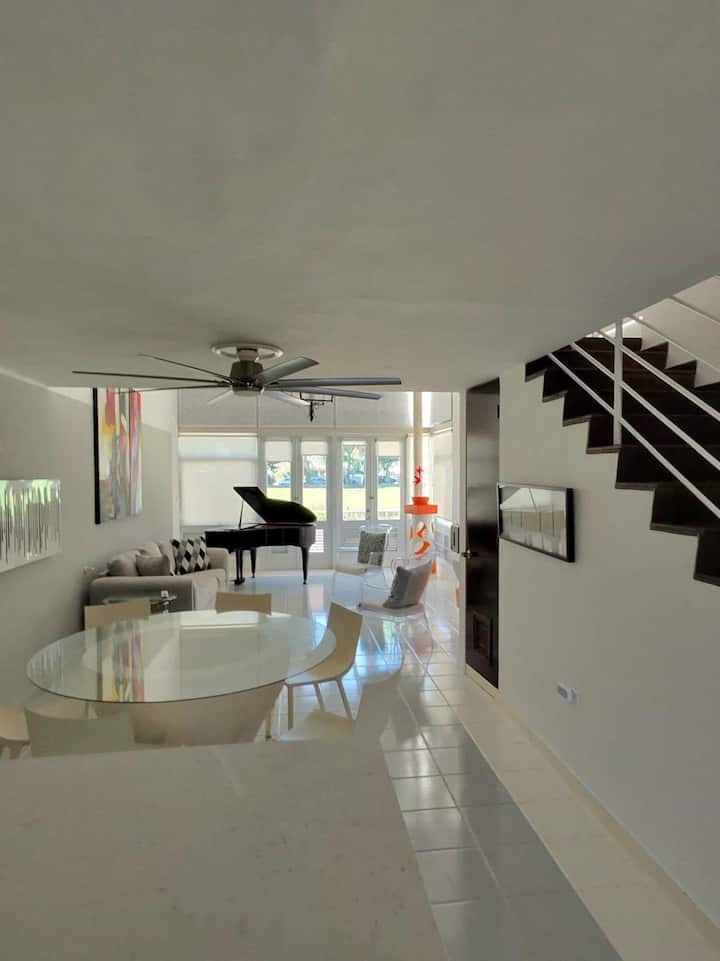 Stunning Villa De Golf At Dorado - Dorado