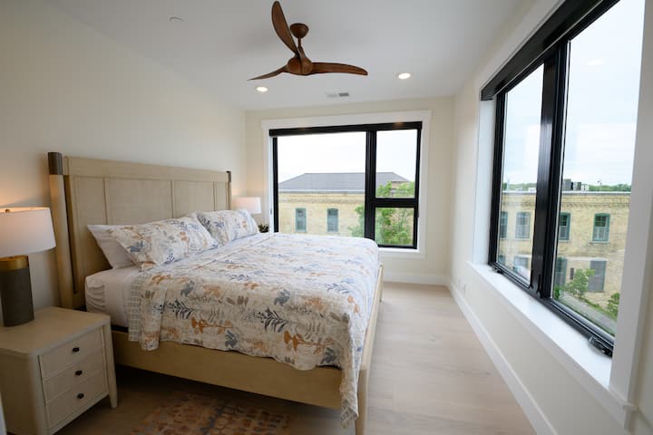 Haven On 3rd~ City Views - Grand Haven, MI