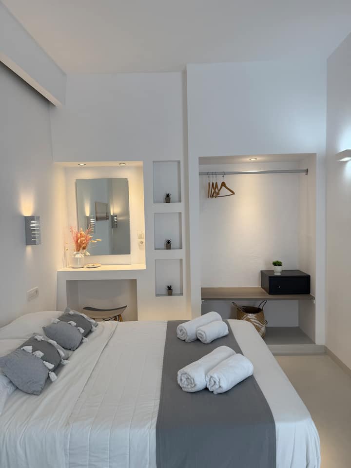 Cycladic Triple Room In The Center Of Fira - Nolis - Santorini