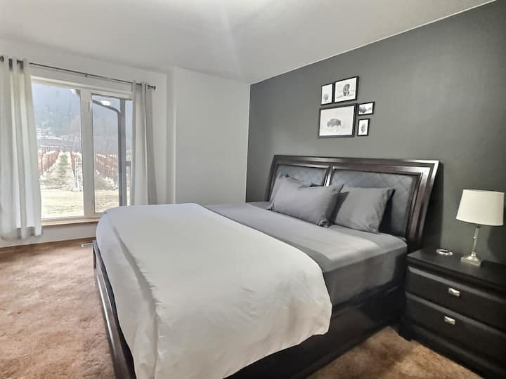 Vineyard Vacation Homes Package - Keremeos