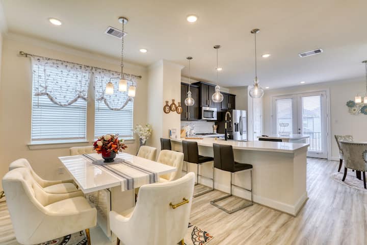 Modern Oasis | 10 Mins To Nrg, Med Ctr & Downtown - Houston, TX