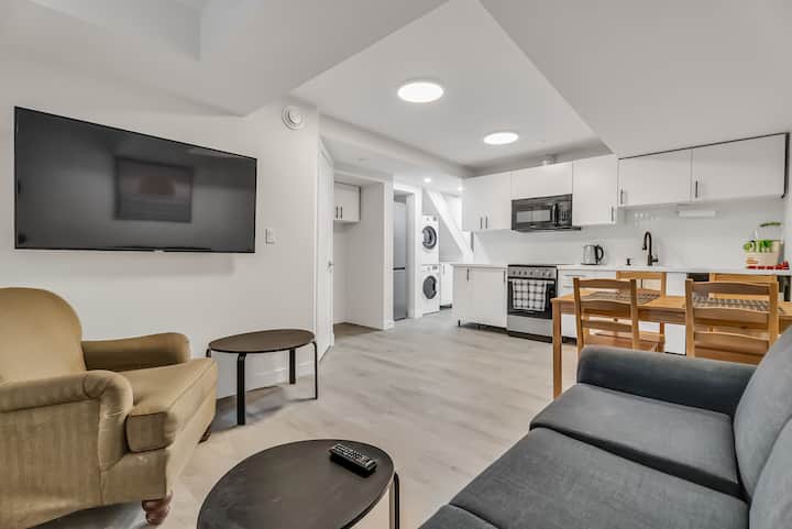 Spacious Loft Style Pad Off Davis Drive. - Bradford, ON, Canada