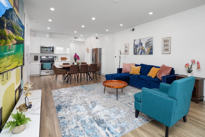 Bold & Contemporary Home - Redondo Beach