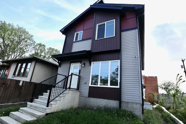 Modern & Spacious 5-bed Home, Downtown Edmonton. - Edmonton
