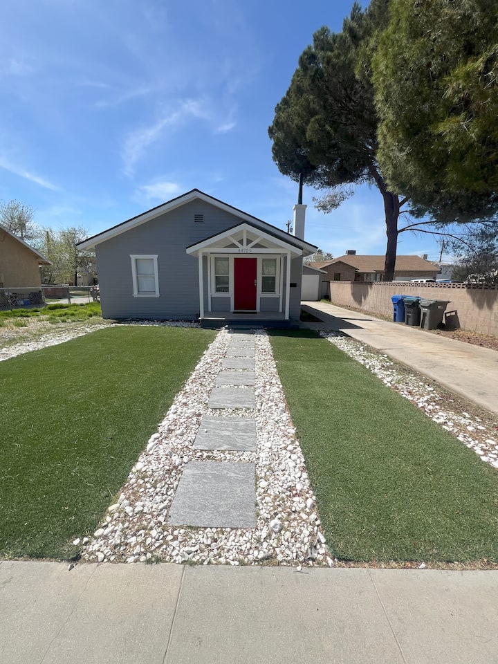 Cozy Desert Retreat In Lancaster - ランカスター, CA