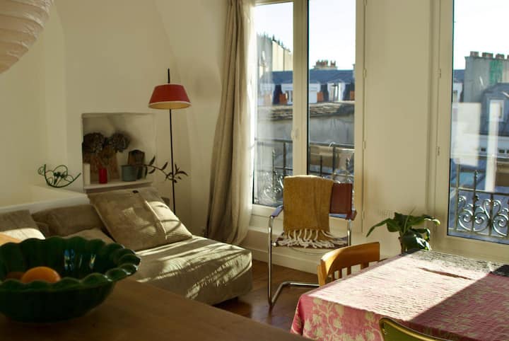 Duplex Panoramique à Montmartre : Calme Et Lumière - Paryż