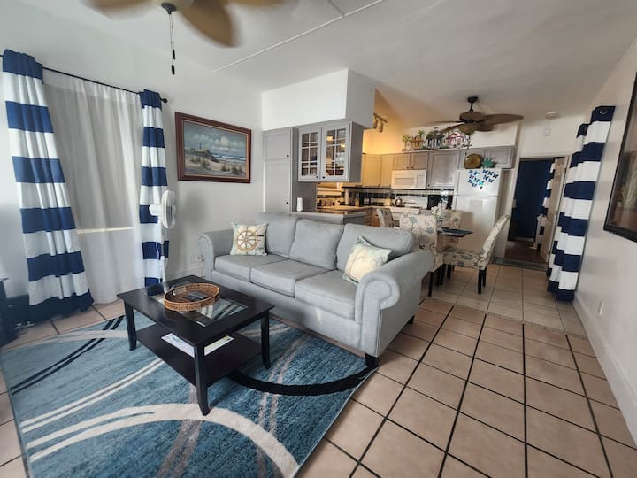 Beautiful 1-bedroom Cottage - Key West, FL