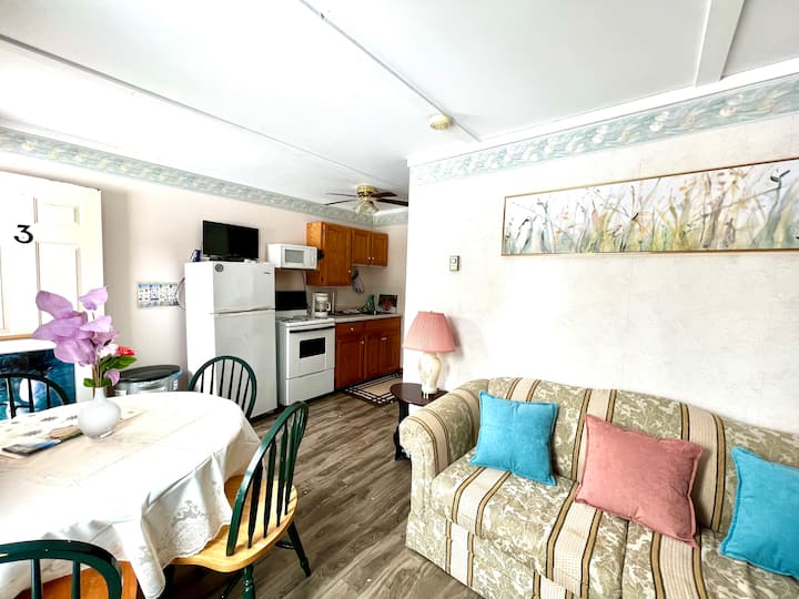 1 Queen Bed Cottage-m&m Cottages - Prince Edward Island