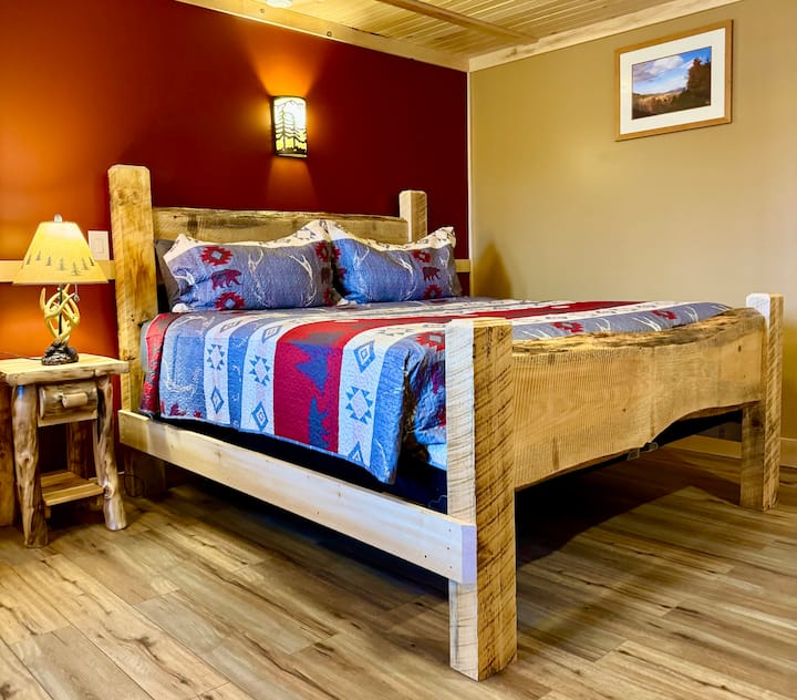 Cozy Retreat: Romantic King Studio For Couples - 레이크 조지