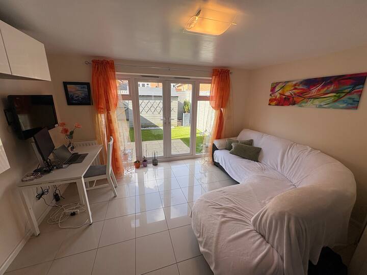 Modern & Quiet 2bed House – Fabaccommodation - Filton