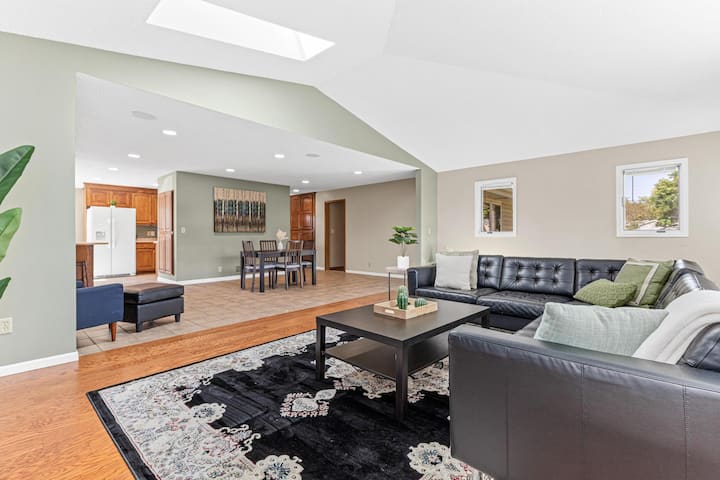 Cozy 3 Bedroom House! - Brooklyn Park, MN