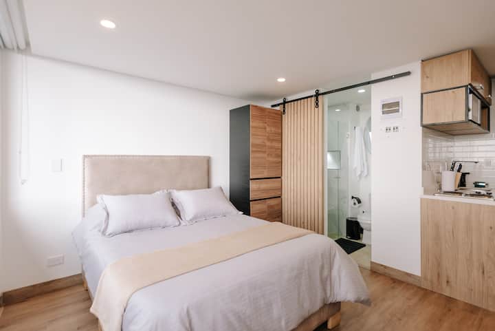 Estudio Moderno Con Vista A La Ciudad Muy Central - Colombia