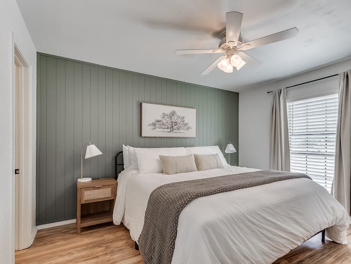 Edmond Bungalow: Clean & Comfy - Edmond, OK