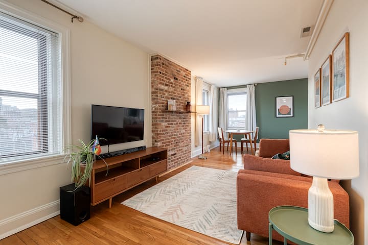Cute Convenient Mt Vernon Condo - Baltimore, MD