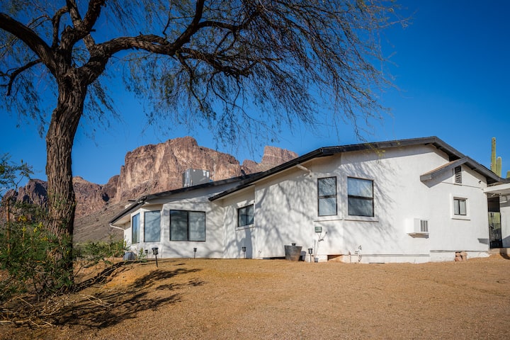 Desert Oasis, Stunning Mtn Views – Pool & Hot Tub - Apache Junction
