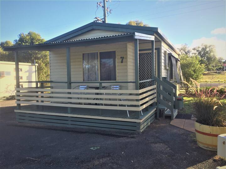 2 Bedroom Budget Cabin - Junee