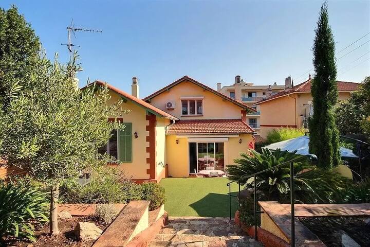 T5 Maison à 10mn Plage,clim,wifi,4 Chambres,8 Pers - Fréjus