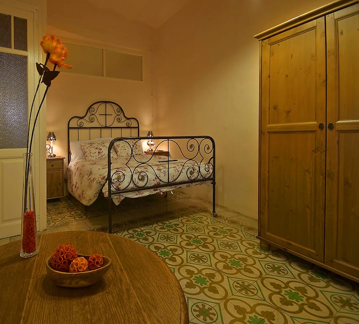 A La Muntanya I A Prop Del Mar - Siurana