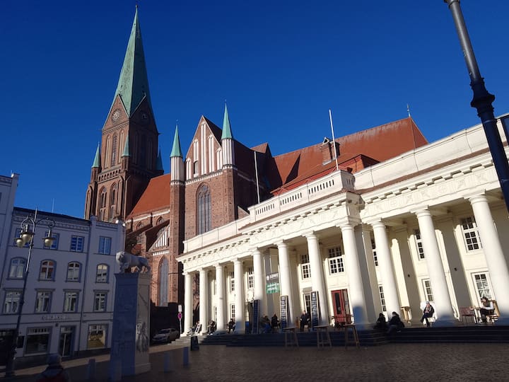Ein Platz Für Kultur-erbe - Schwerin