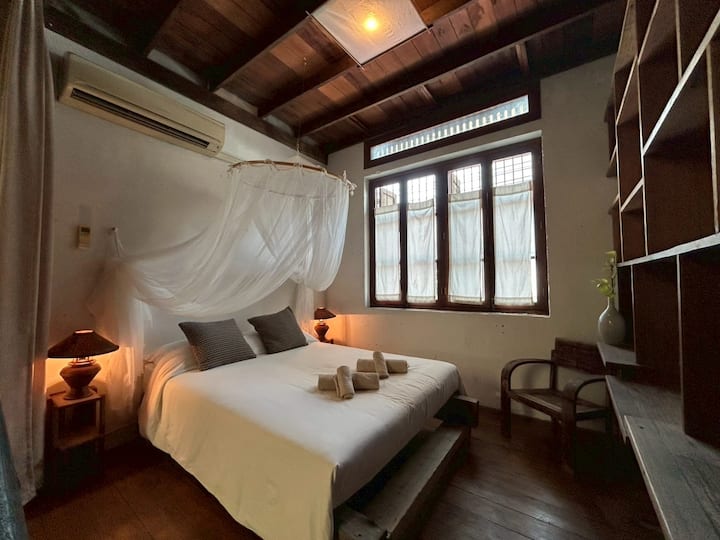 Yellow House - Bangkok