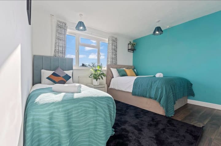 Entire House Near Train-station - Aylesbury