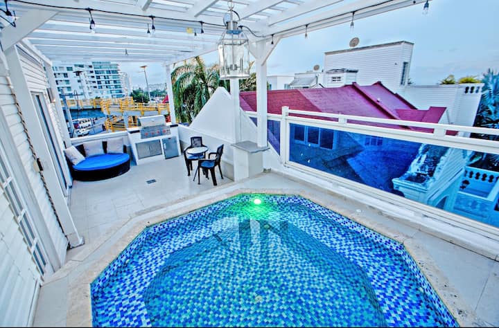 4 Story Villa 
2 Heatedjacuzzis - Cartagena de Indias