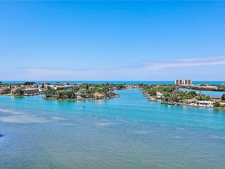 Waterfront Gated Community Condo For Rent - Pinellas County, FL