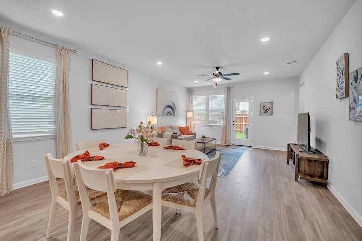 Modern Home Near Tech Hubs - Round Rock, TX