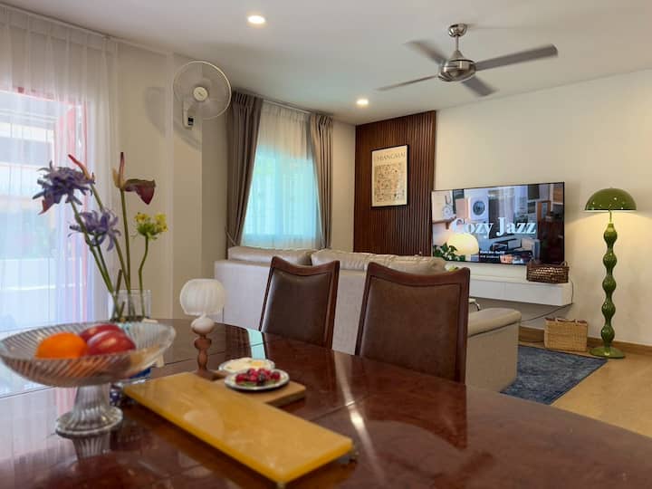 Red Door Pool Villa 3bedroom, Fast Wi-fi - Chiang Mai