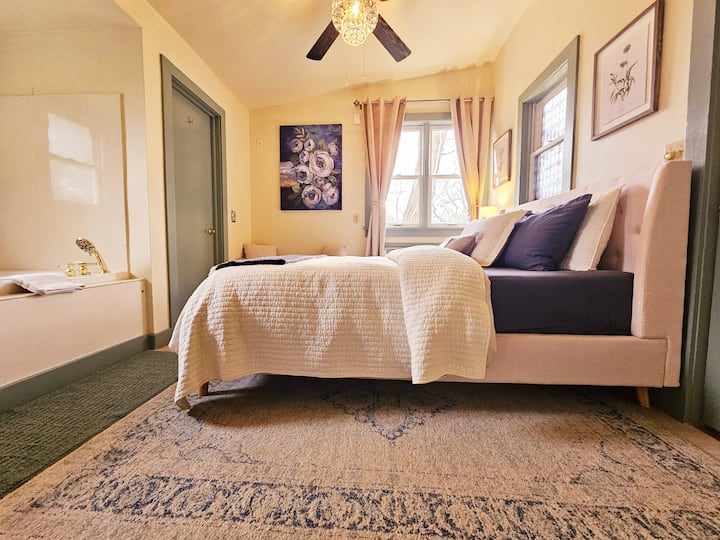 Blue Rose Suite - Eureka Springs, AR