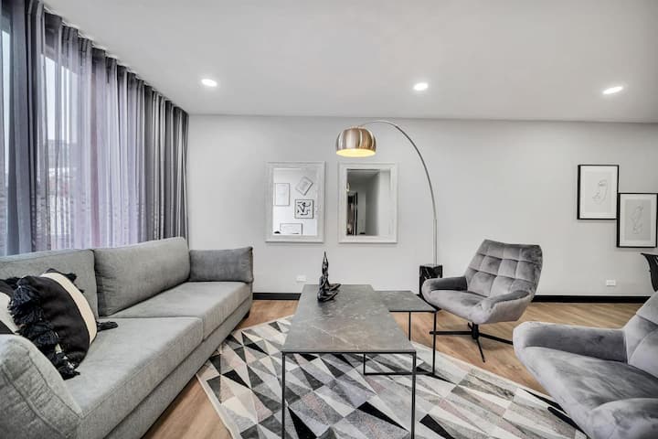 Lujoso Apto Con Terraza, Tina Y Empleada | Poblado - Medellín