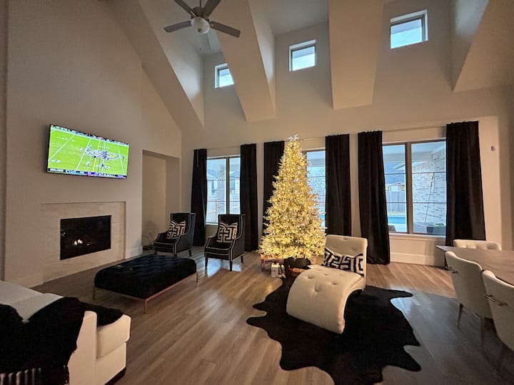 Spacious Home, Pool & Fitness Rm - Sienna Plantation, TX