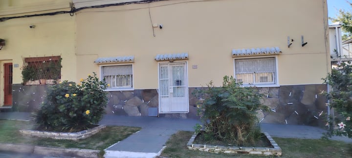 Casa Cómoda Para Familia. - Montevideo