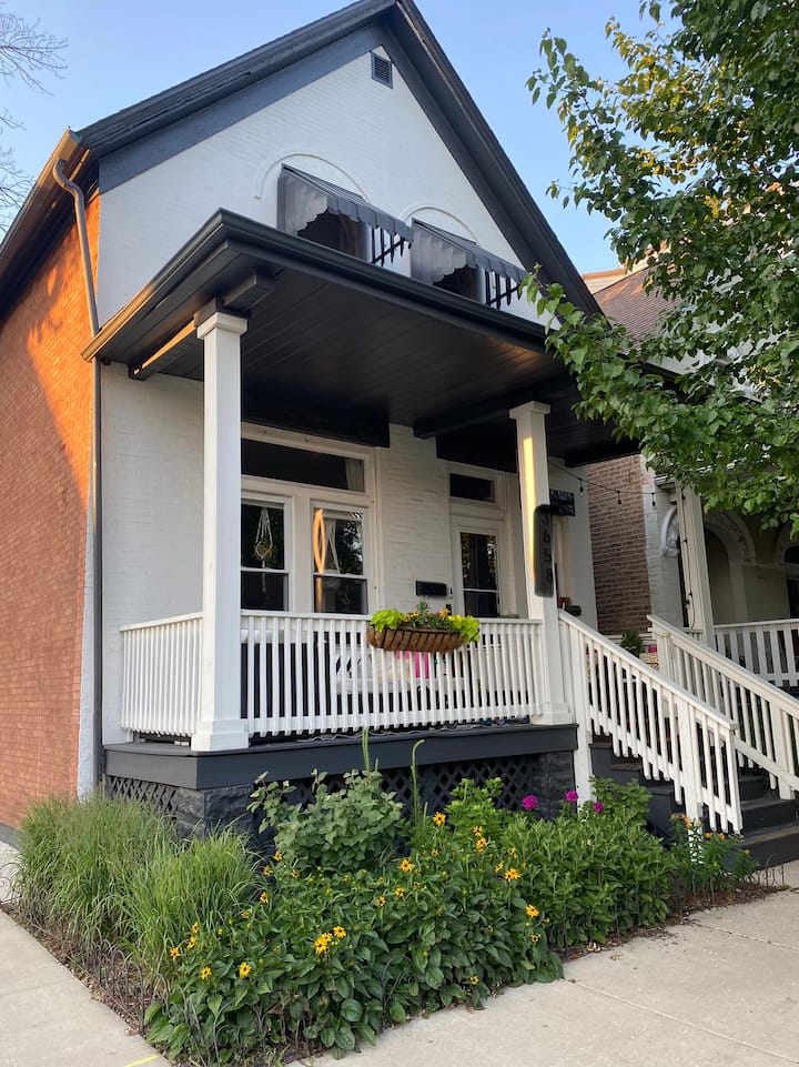 Charming Single-family Home For 6! Free Parking! - Chicago, IL