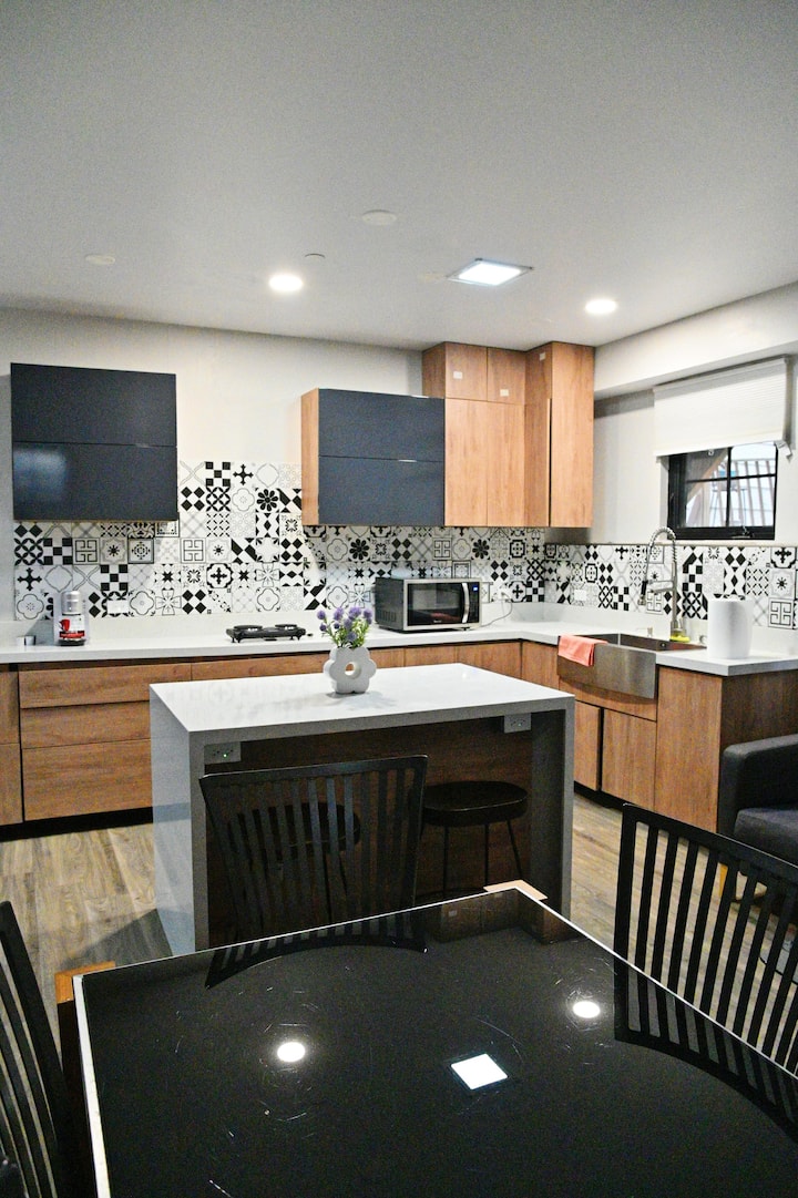 Comfy (2 Queen Size Beds) 1 Bedroom - Evanston, IL