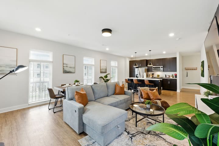 Luxury Italian Village 4-bed-| Pool, Gym, Roof-top - Ohio