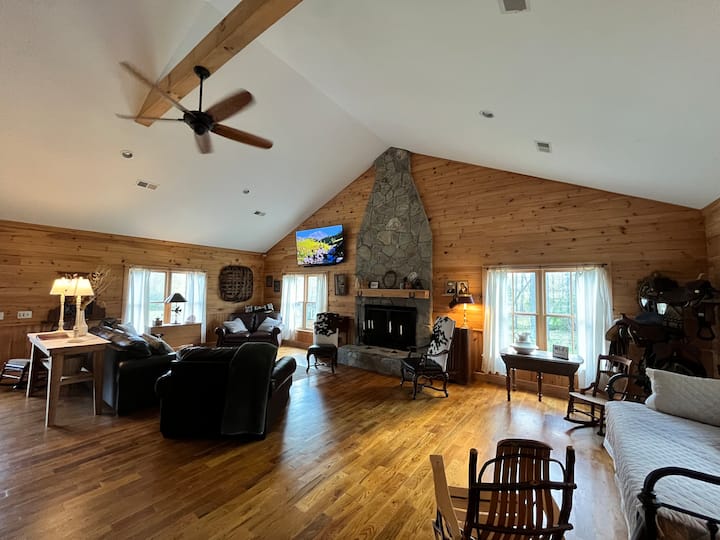 Cabin At Wolff Creek - Pilot Mountain, NC