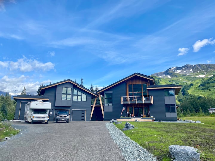 The Girdwood Guesthouse - Anchorage, AK