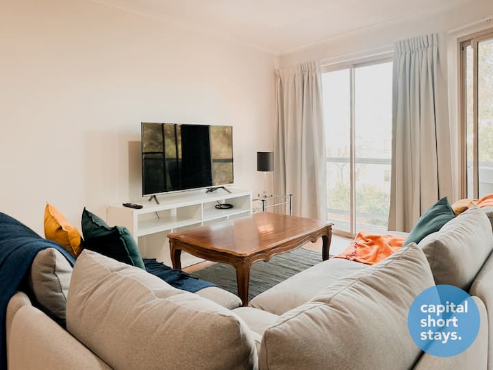 Spacious 3br Unit W/ Bathtub, Free Parking & Wifi - Canberra