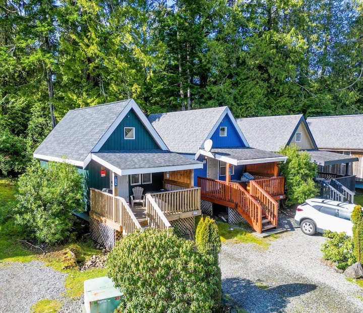 Coastal Cabin- Charming Studio + Loft - Ucluelet