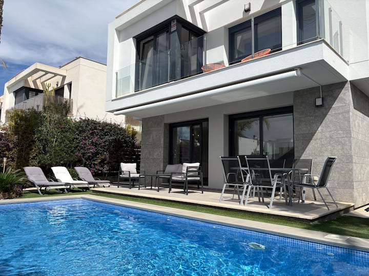 Bright Villa With Private Pool - Bigastro