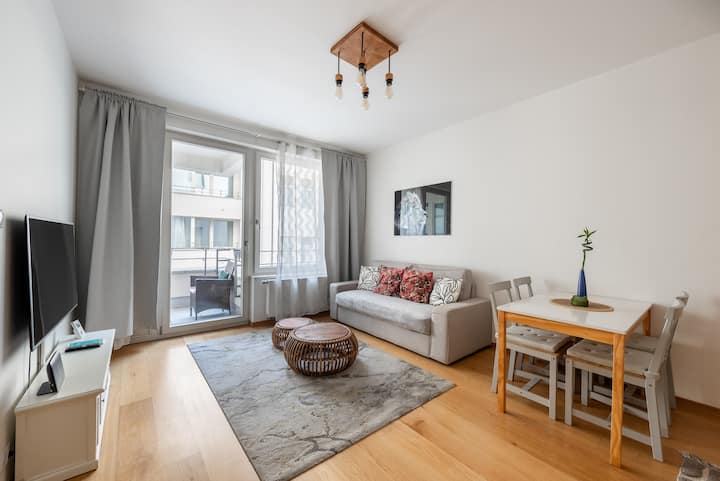 Quiet Courtyard City Flat - Prague