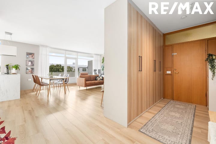 Bright In The Heart Of Reykjavík - Reykjavik