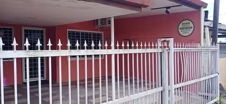 Natol Homestay - Kenyalang Park 8br - 古晉