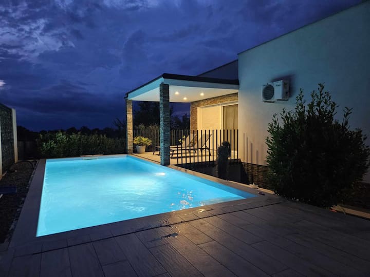 New! Villa With Heated Pool In Umag - Umag