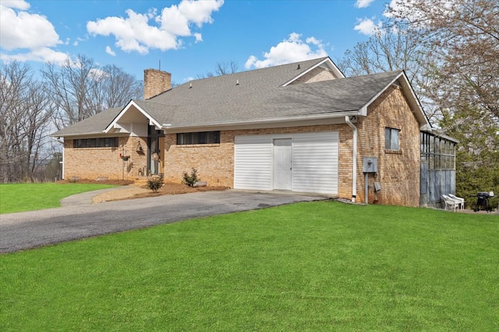 7 Miles To Berry Hill Megasite 4 Bedroom Home - Eden, NC